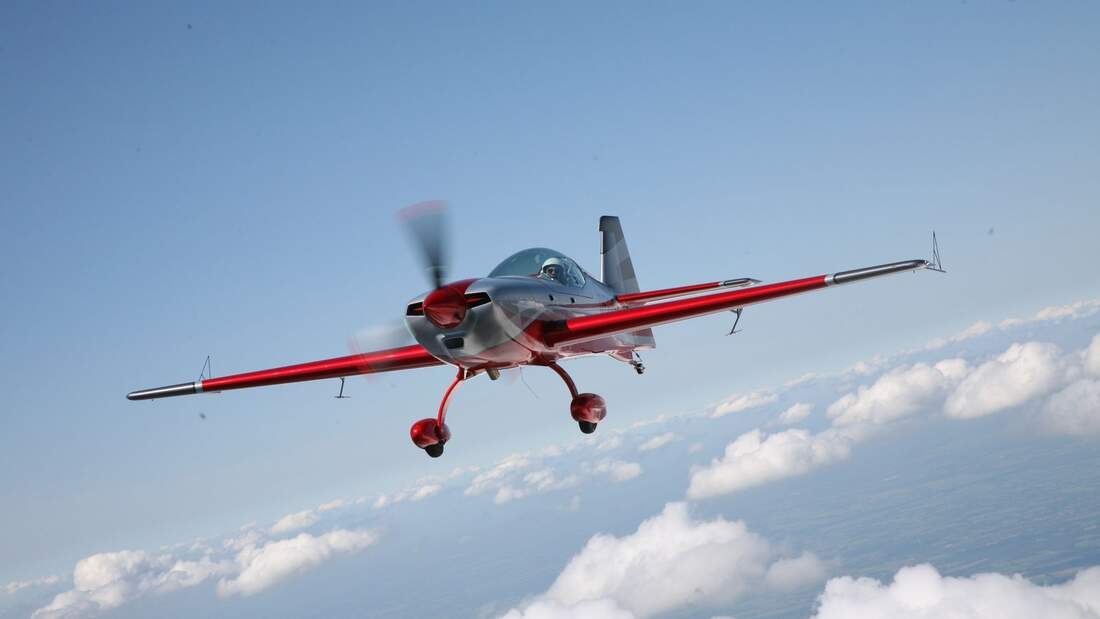Extra Aircraft präsentiert neues Kunstflugzeug. | aerokurier